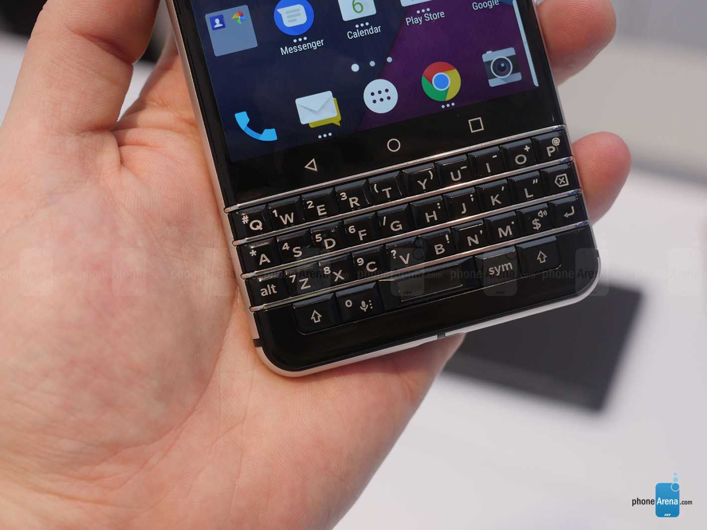 ¡Vuelve el celular con teclado! - Mendoza Post