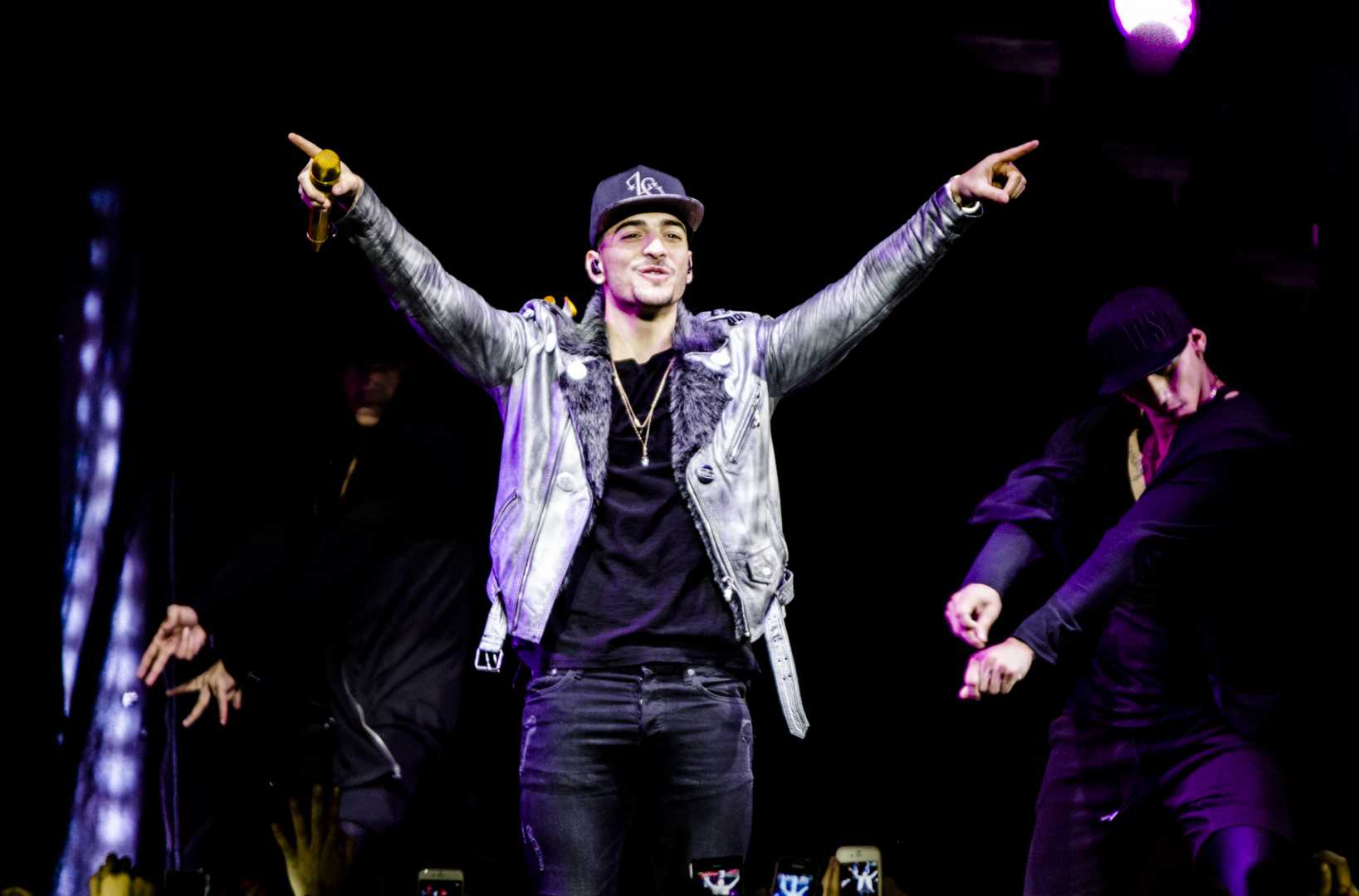 El feo gesto de Maluma con una fan - Mendoza Post