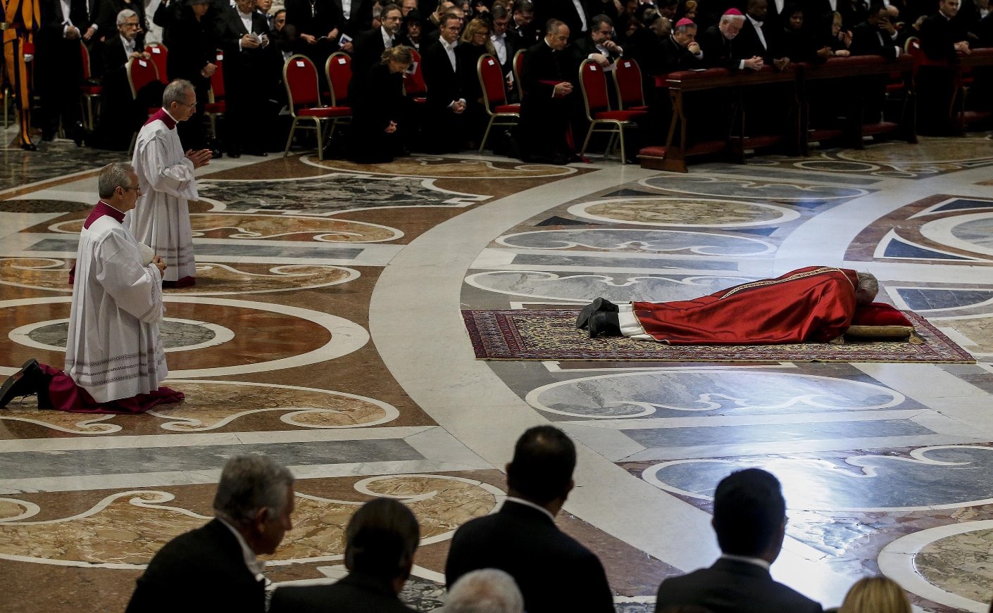 Francisco encabezó las celebraciones de Viernes Santo - Mendoza Post