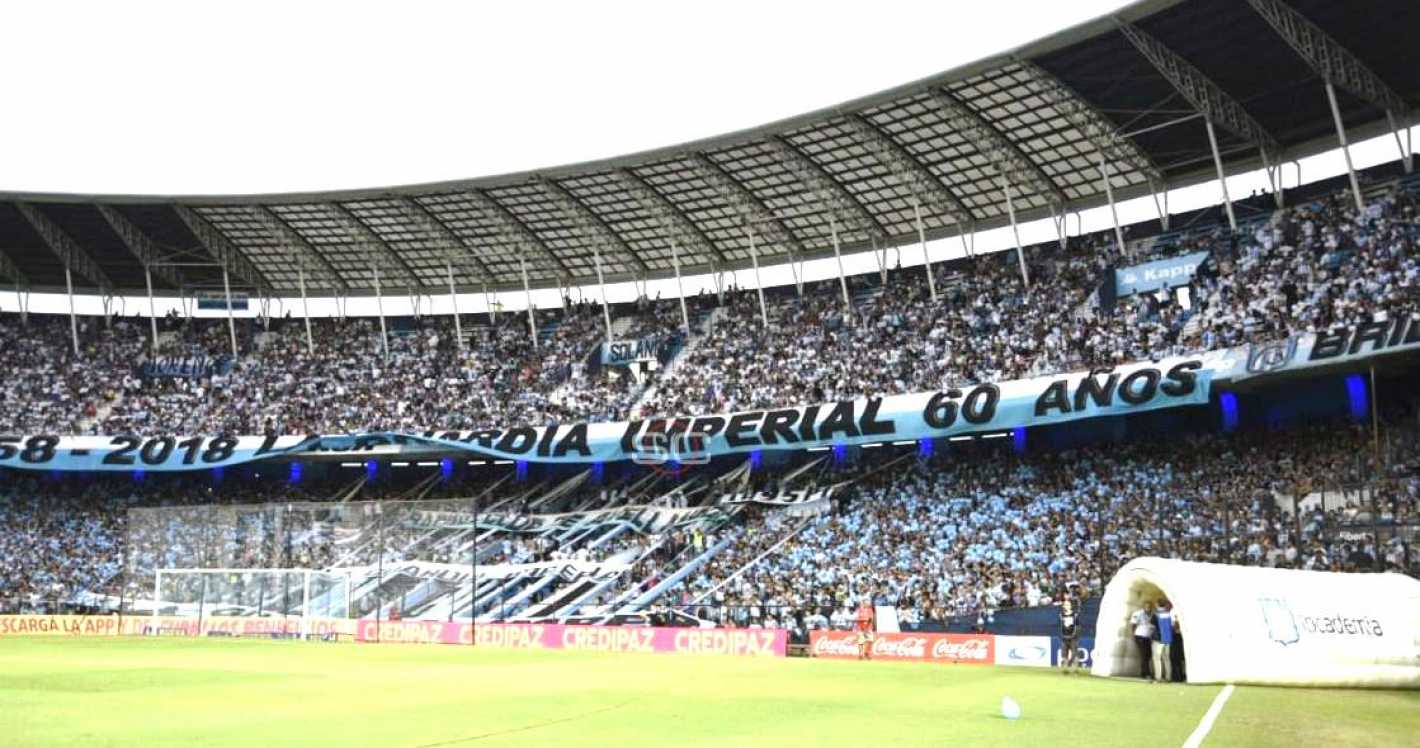 Los hinchas de Racing festejan su día a 20 años de una jornada ...
