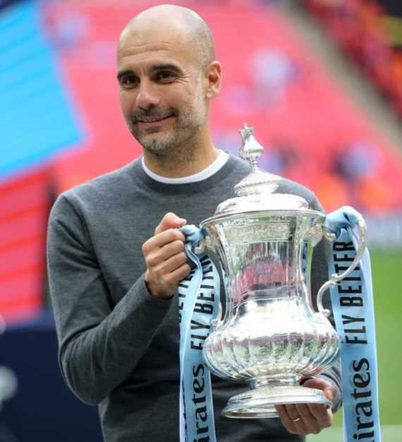 Pep Guardiola con la mirada puesta en un jugador del Barcelona ...