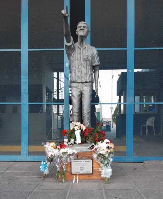 Así despiden los hinchas del Tomba al Loco Julio - Mendoza Post