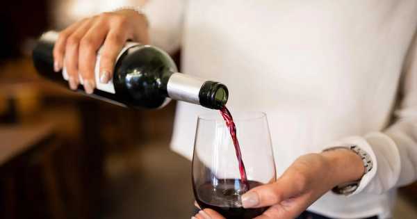 Trucos sencillos para destapar la botella de vino sin usar sacacorchos ...