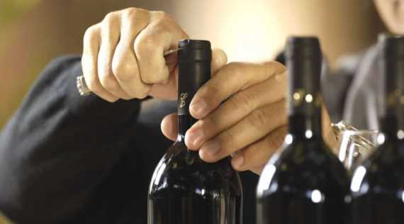 Trucos sencillos para destapar la botella de vino sin usar sacacorchos ...