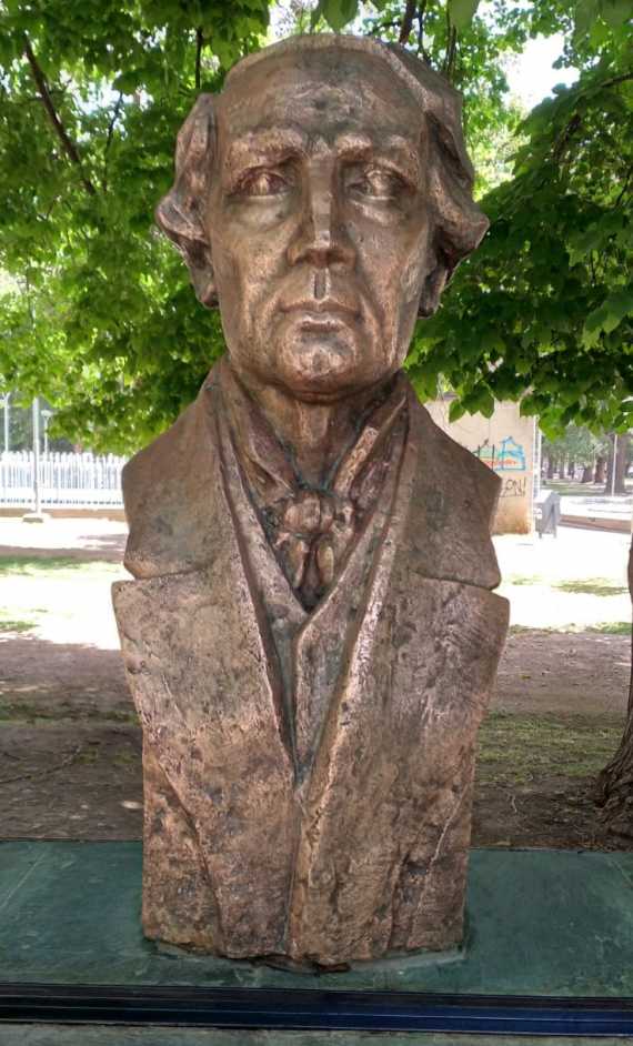 Ciudad arregló un busto de Alberdi que había sido vandalizado - Mendoza ...