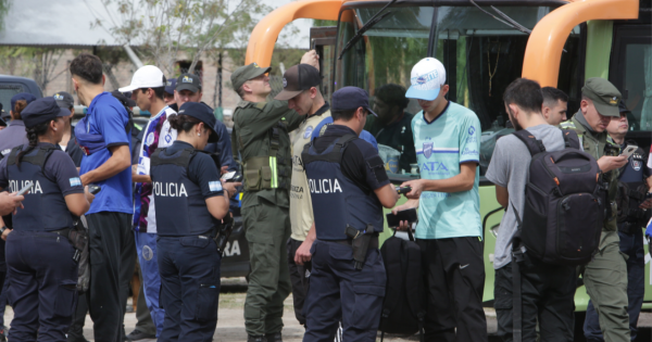Bullrich le prohíbe el ingreso a la cancha a cinco barras del Tomba - Mendoza Post