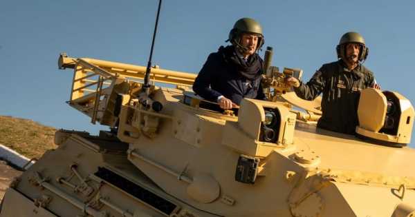 Petri entregó los primeros tanques modernizados al Ejército - Mendoza Post