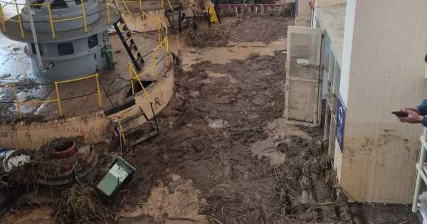 Video: dos centrales eléctricas no funcionan por la crecida del río ...