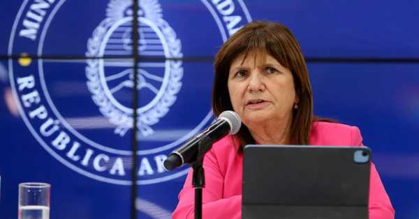 Bullrich prohibió el ingreso a las canchas a 26 barras detenidos en la marcha - Mendoza Post