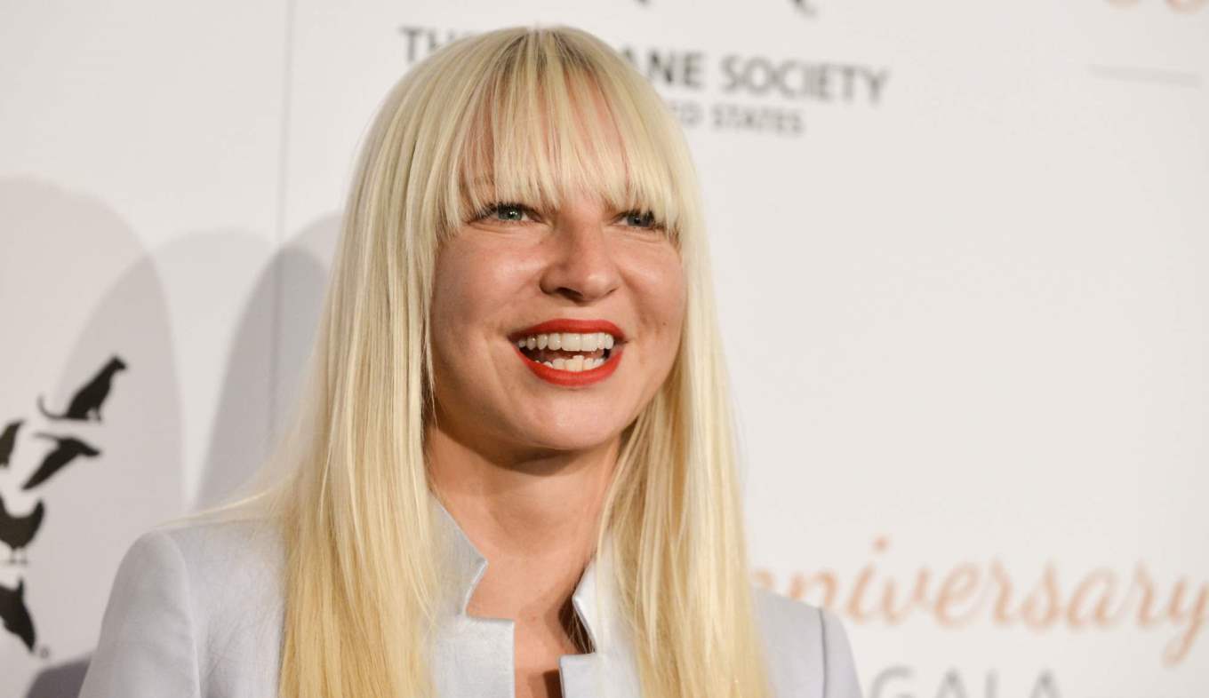 Esta es la cara de Sia, la cantante misteriosa - Mendoza Post